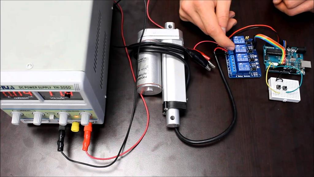 How to Use an Arduino with Linear Actuators - The Engineering Projects