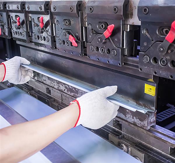 7 Precision Metal Product Makers Ranked by Tolerance, Lead Time & Engineering Support - The ...